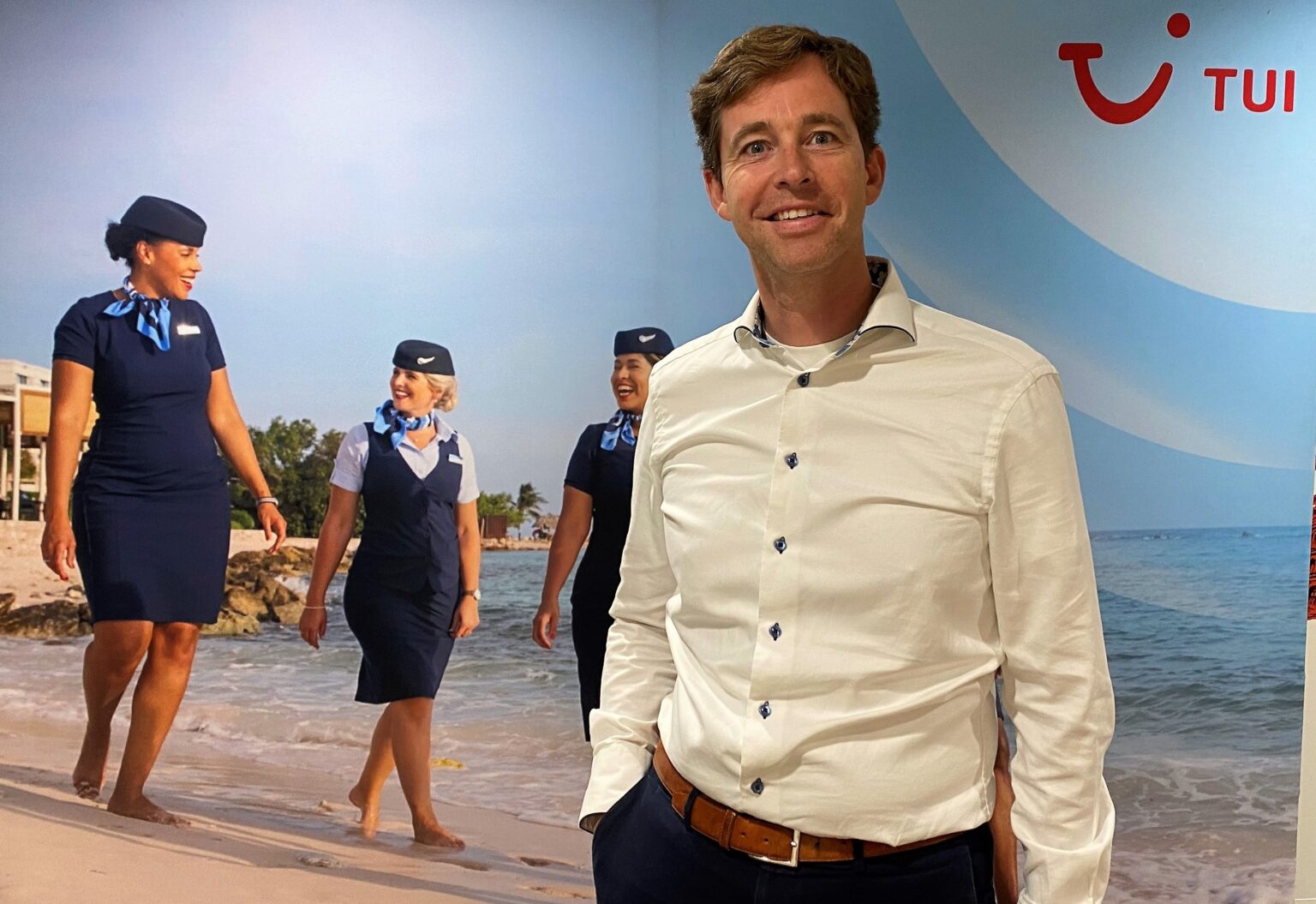 Commercial Director Luc Lentjes (TUI Benelux) versterkt affiche van Het ...